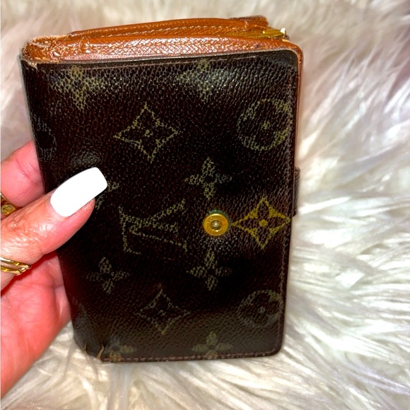 Louis Vuitton | Bags | Authentic Louis Vuitton Kisslock Wallet Serial ...
